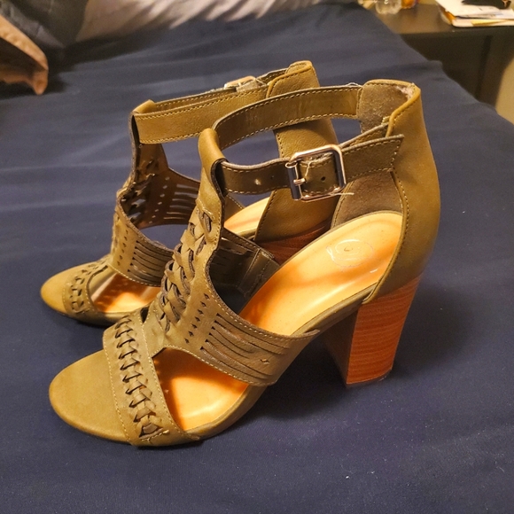 Derek Heart | Shoes | Derek Heart Olive Green Heeled Sandals Size 75 ...